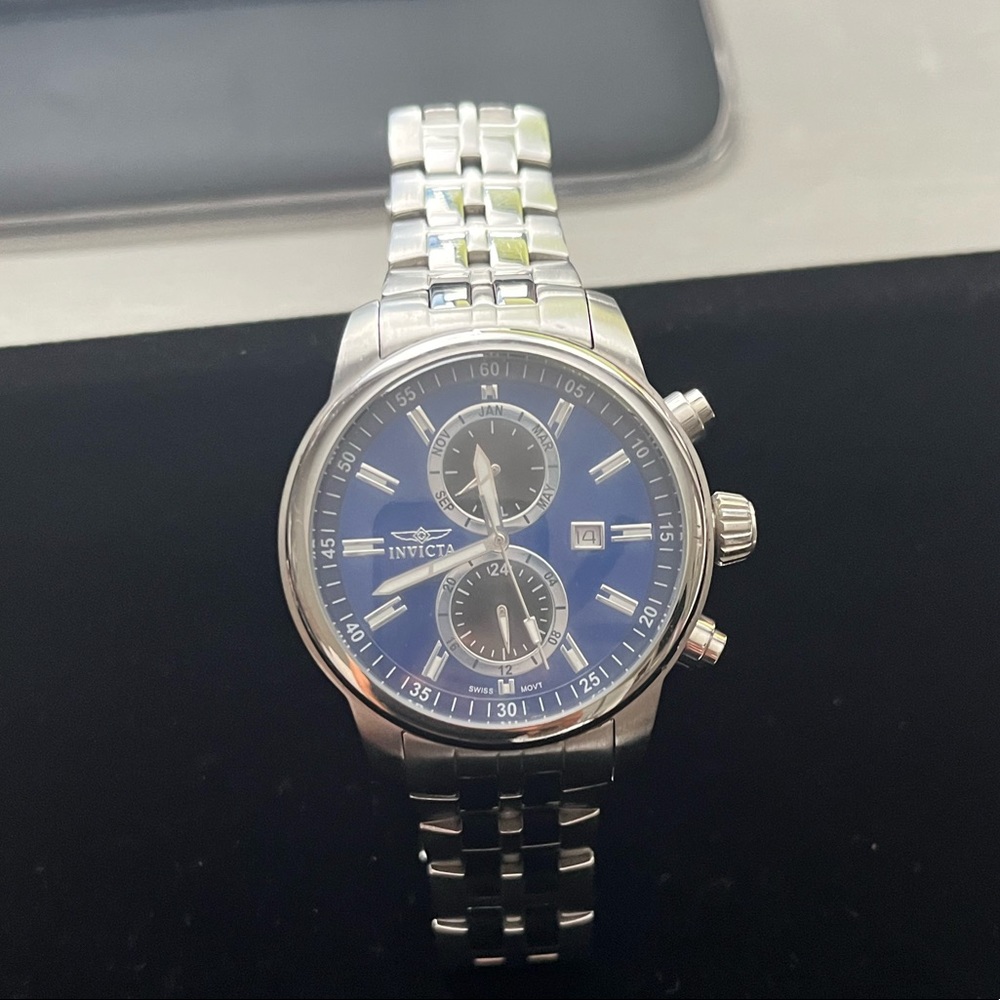 Invicta Blue Face . Needs Battery - Gem